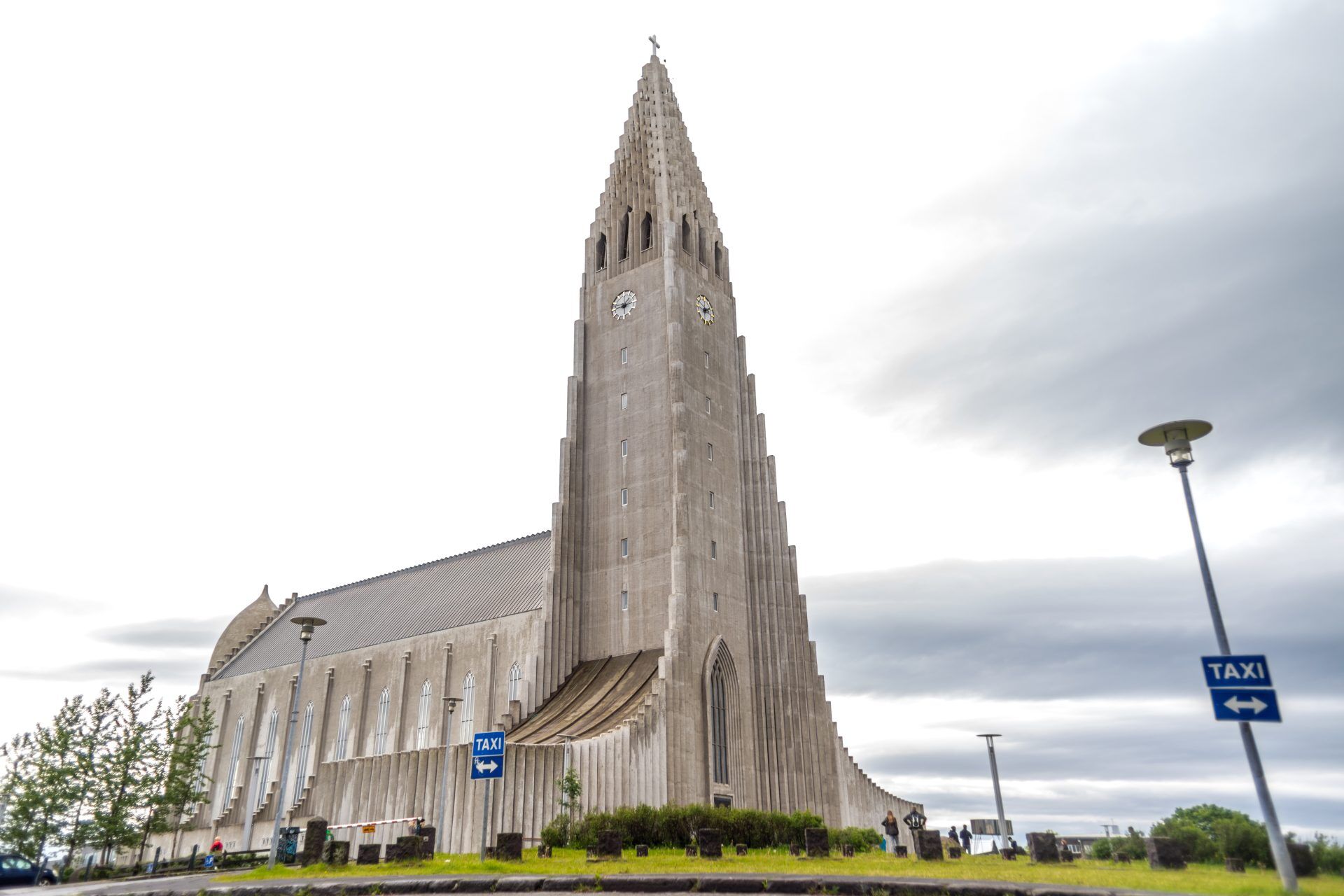 Funeral Held for Former Prime Minister Davíð Oddsson at Hallgrímskirkja