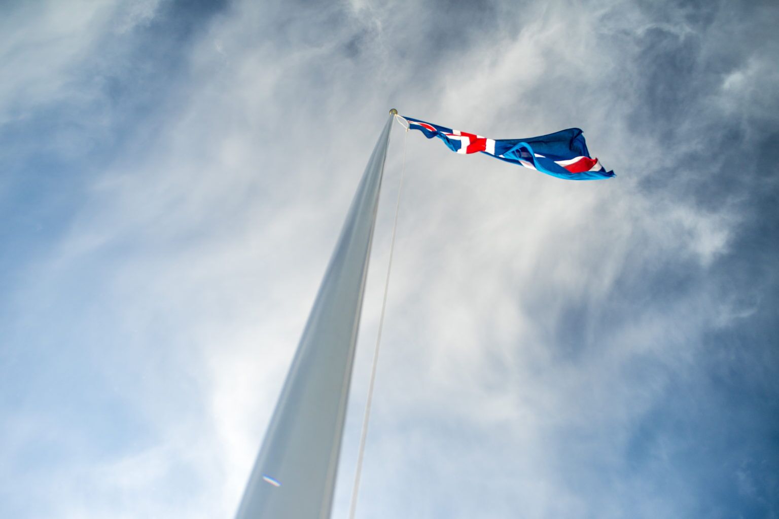 Reykjanesbær Asks All Institutions to Fly the Icelandic Flag All Summer