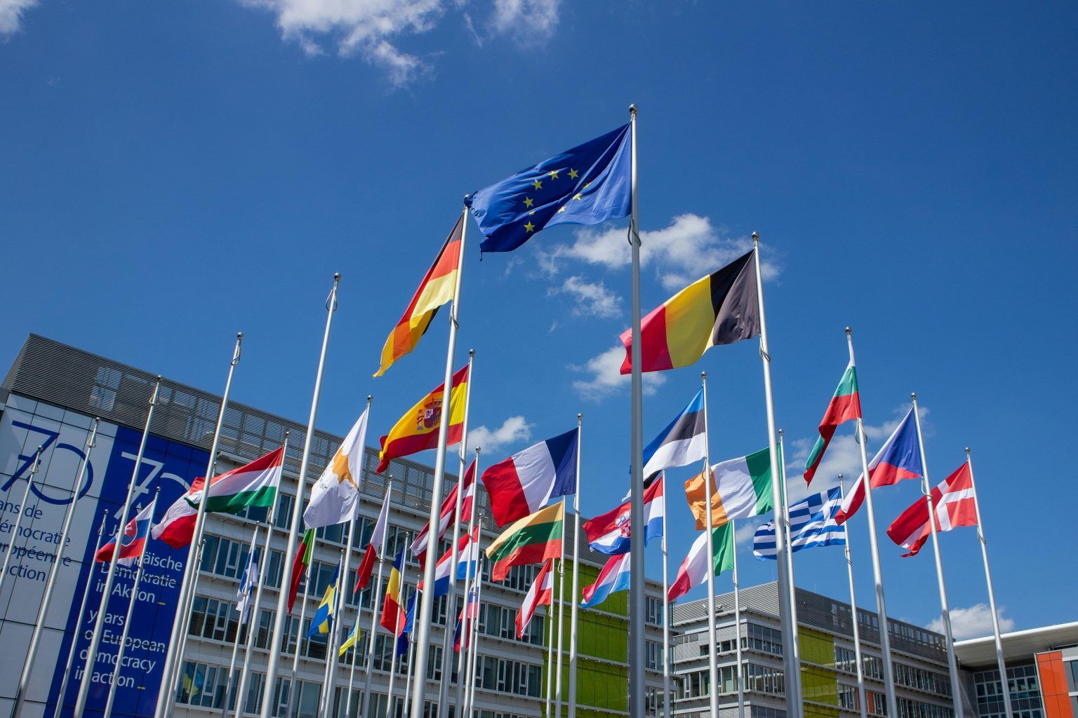 Iceland Poll Shows Narrow Lead for EU Talks in August Referendum